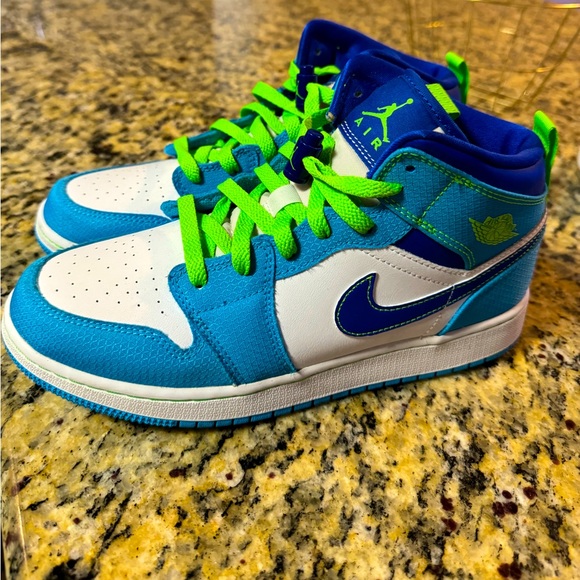 Jordan | Shoes | Sprite Blue Jordan Mid | Poshmark
